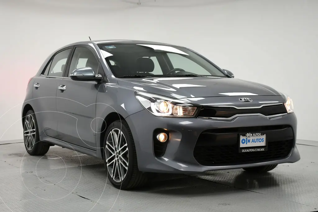 Kia Rio Hatchback EX Pack Aut usado (2019) color Gris precio $293,000
