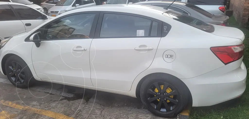 KIA Rio Sedan 1.4L Full Aut usado (2015) color Blanco precio $43.500.000