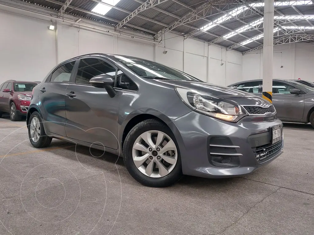 Kia Rio Sedan EX usado (2017) color Gris Oscuro precio $210,000