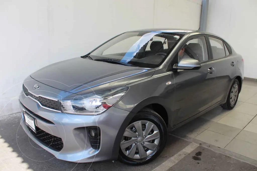 Kia Rio Sedan L usado (2020) color Gris precio $266,000