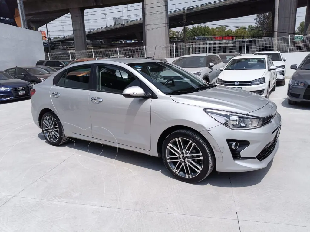Kia Rio Sedan EX Aut usado (2023) color plateado precio $315,000