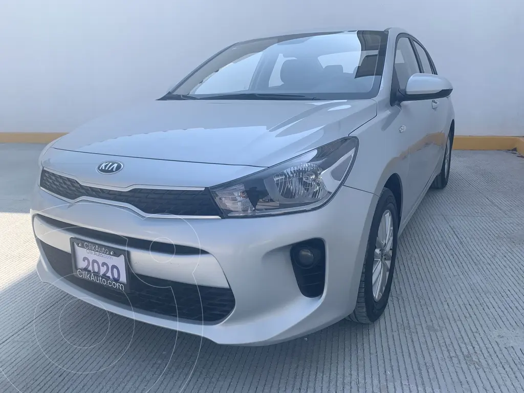 Kia Rio Sedan LX Aut usado (2020) color plateado precio $265,000