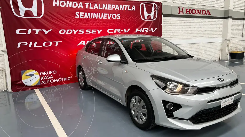 Kia Rio Sedan L Aut usado (2021) color plateado precio $249,000