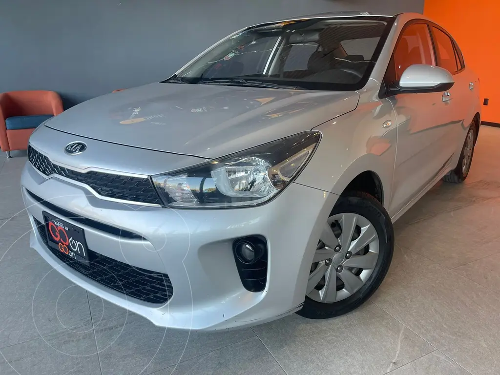 Kia Rio Sedan EX usado (2019) color plateado precio $210,000