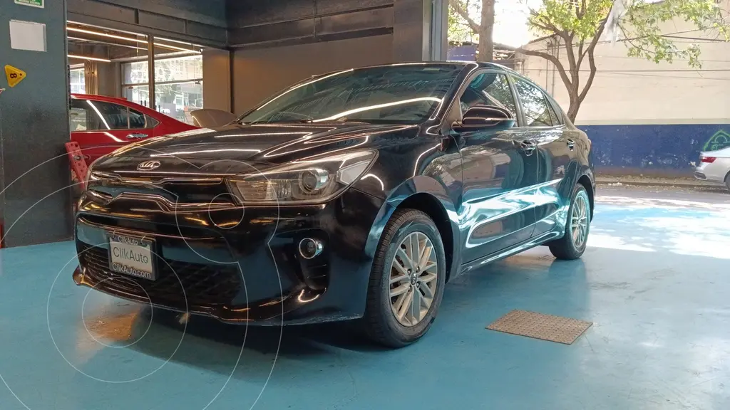 Kia Rio Sedan EX usado (2018) color Negro precio $215,000
