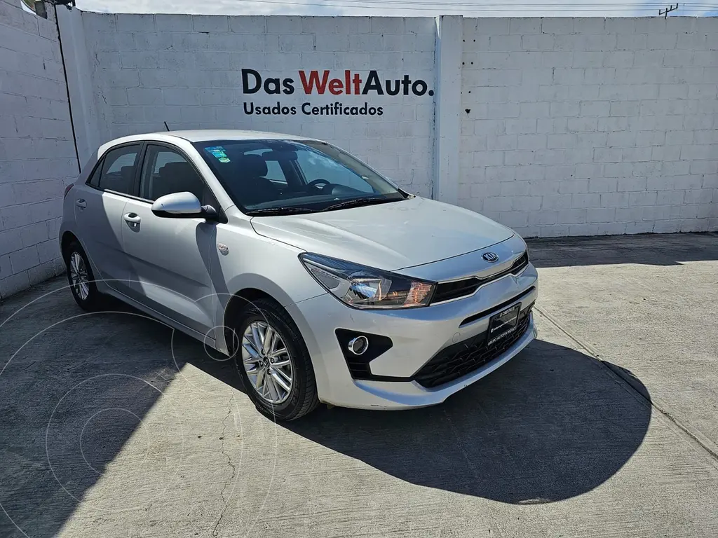 Kia Rio Sedan LX usado (2021) color plateado precio $284,900