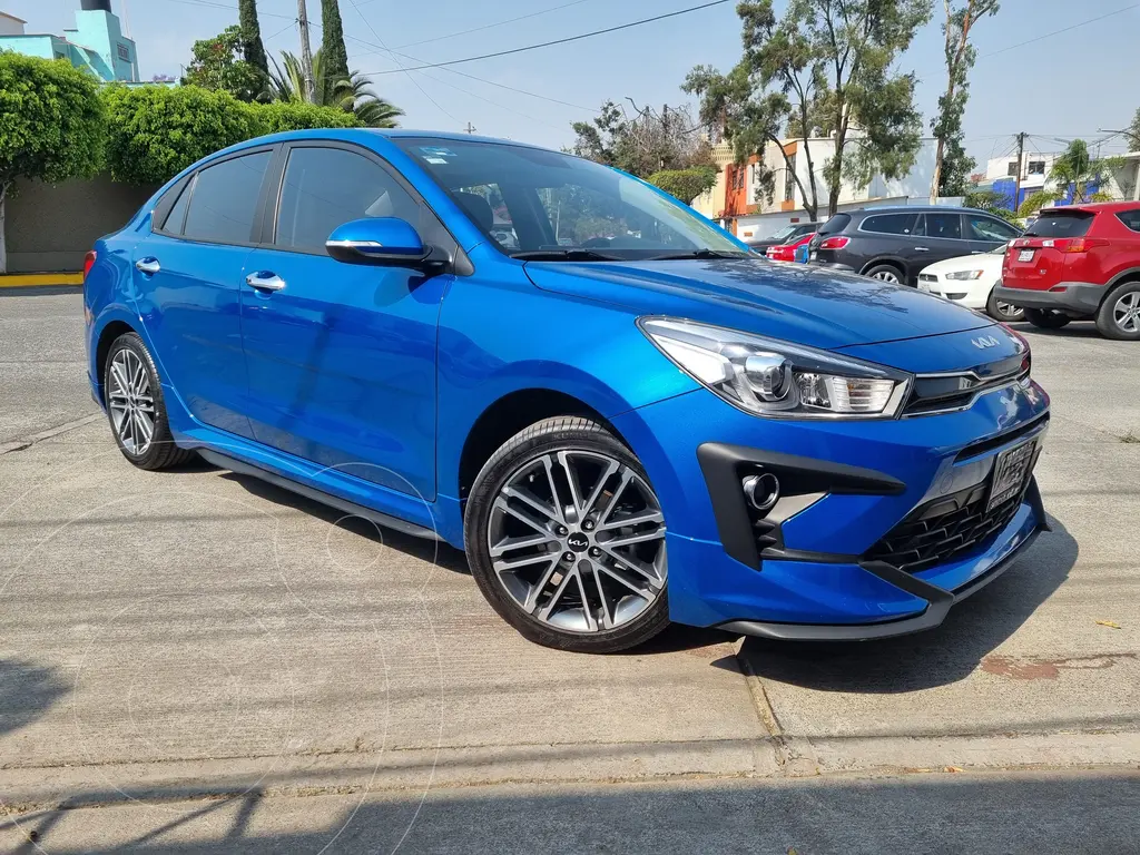 Kia Rio Sedan S Pack usado (2022) color Azul Electrico precio $320,000