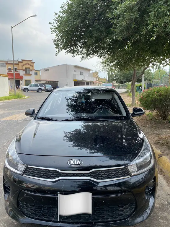 Kia Rio Sedan L Aut usado (2019) color Negro precio $210,000