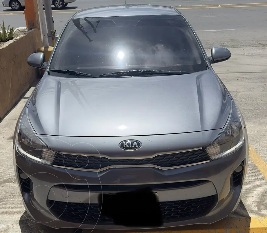 Kia Rio Sedan L usado (2020) color Gris Urbano precio $185,000