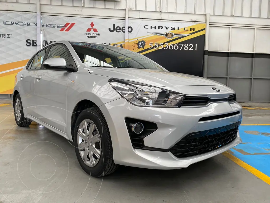 Kia Rio Sedan L Aut usado (2021) color plateado precio $260,000