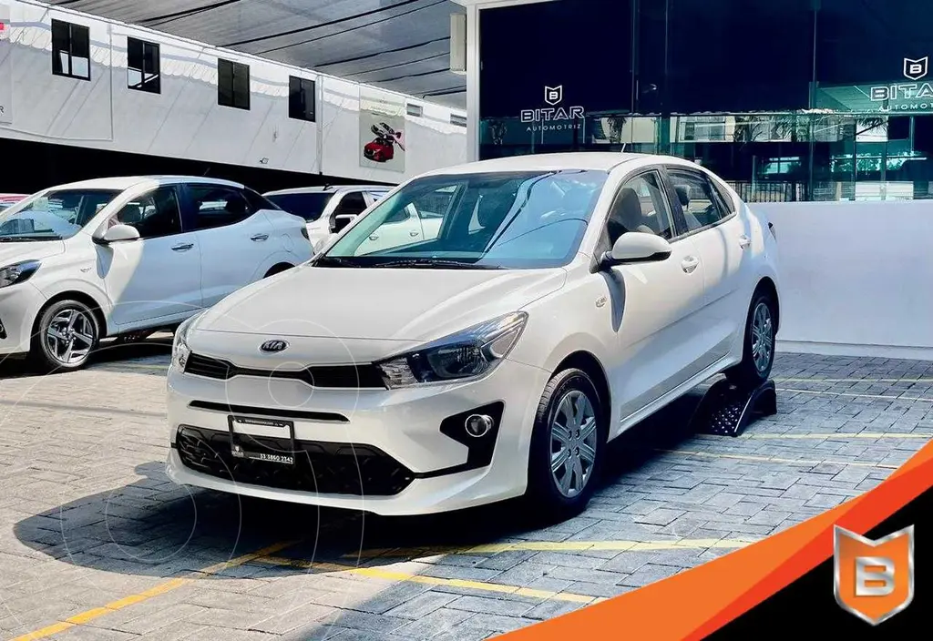 Kia Rio Sedan L Aut usado (2021) color Blanco precio $259,900