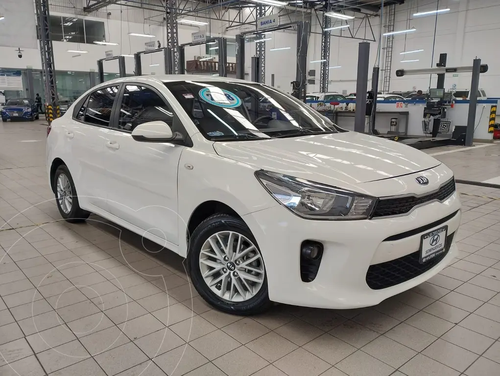 Kia Rio Sedan LX Aut usado (2018) color Blanco precio $239,000