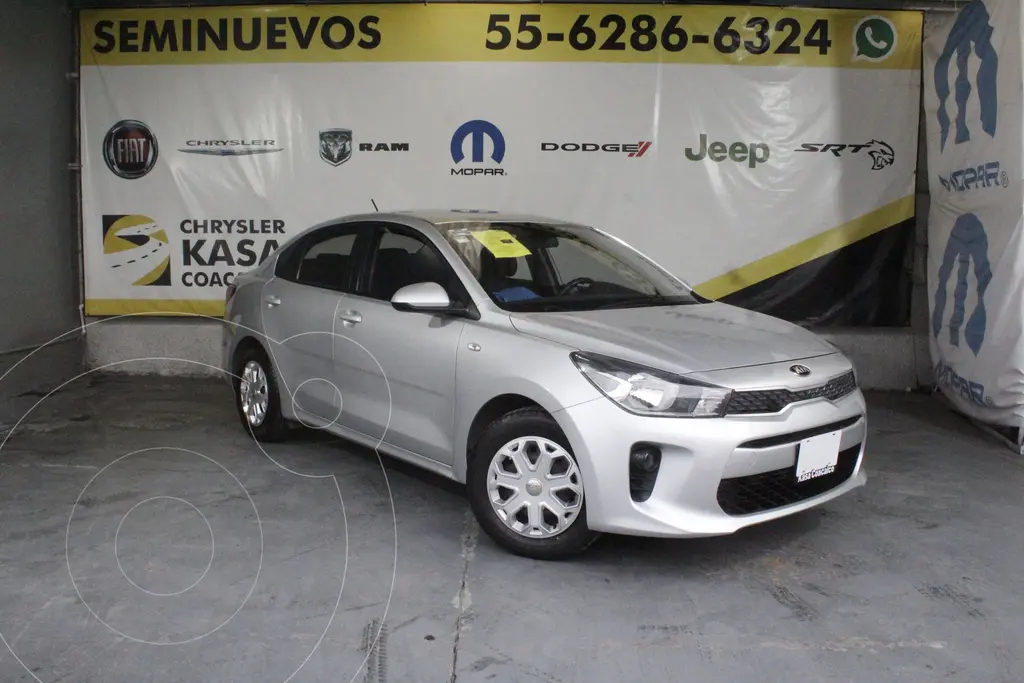 Kia Rio Sedan LX usado (2020) color plateado precio $243,411