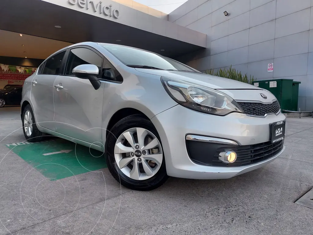 Kia Rio Sedan EX usado (2017) color plateado precio $206,000