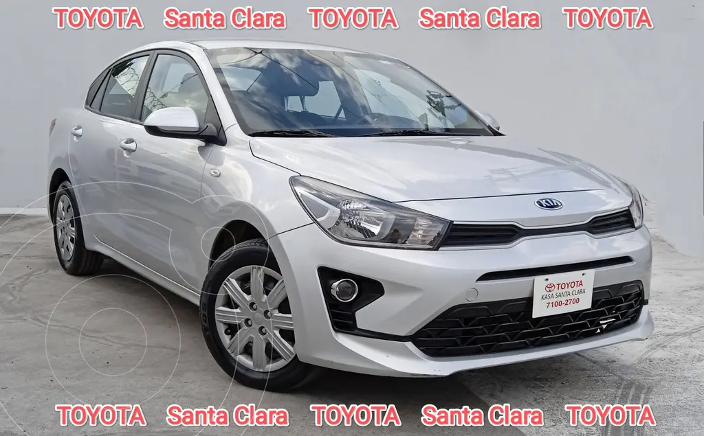 Kia Rio Sedan L Aut usado (2021) color plateado precio $210,000