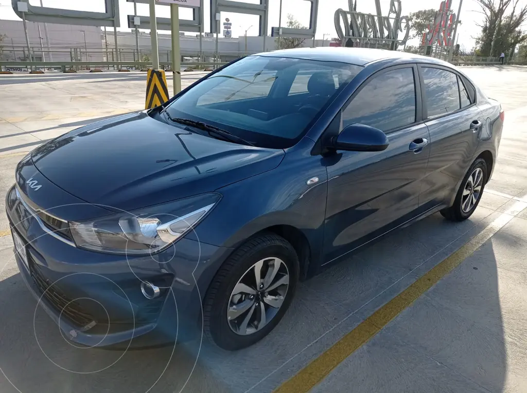 Kia Rio Sedan L Aut usado (2022) color Azul precio $289,000
