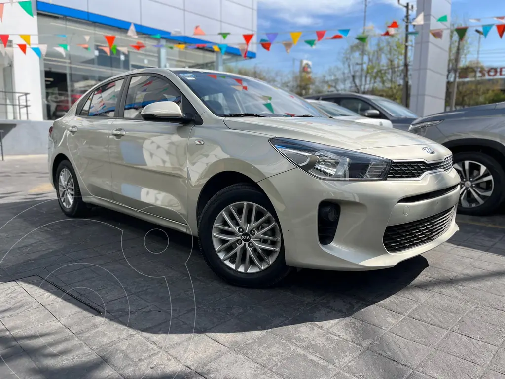 Kia Rio Sedan LX usado (2020) color Beige precio $240,000