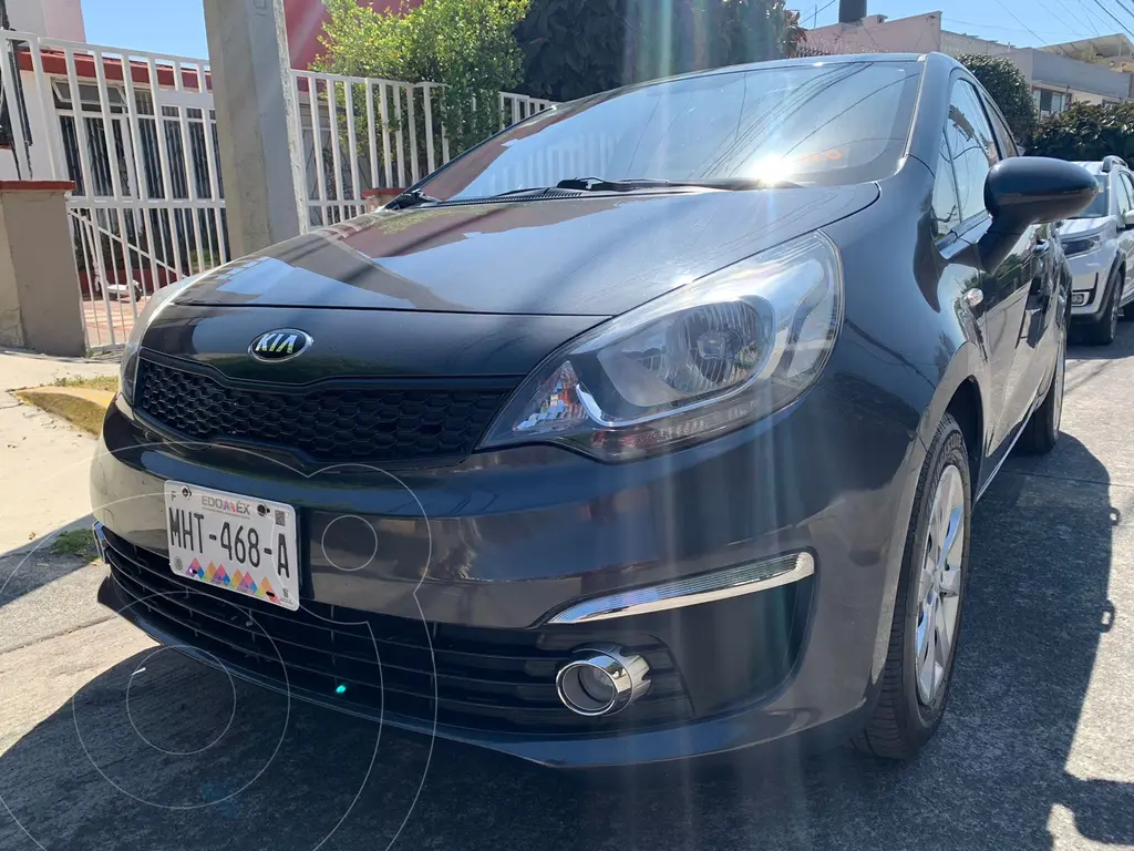 Kia Rio Sedan LX usado (2017) color Grafito precio $170,000