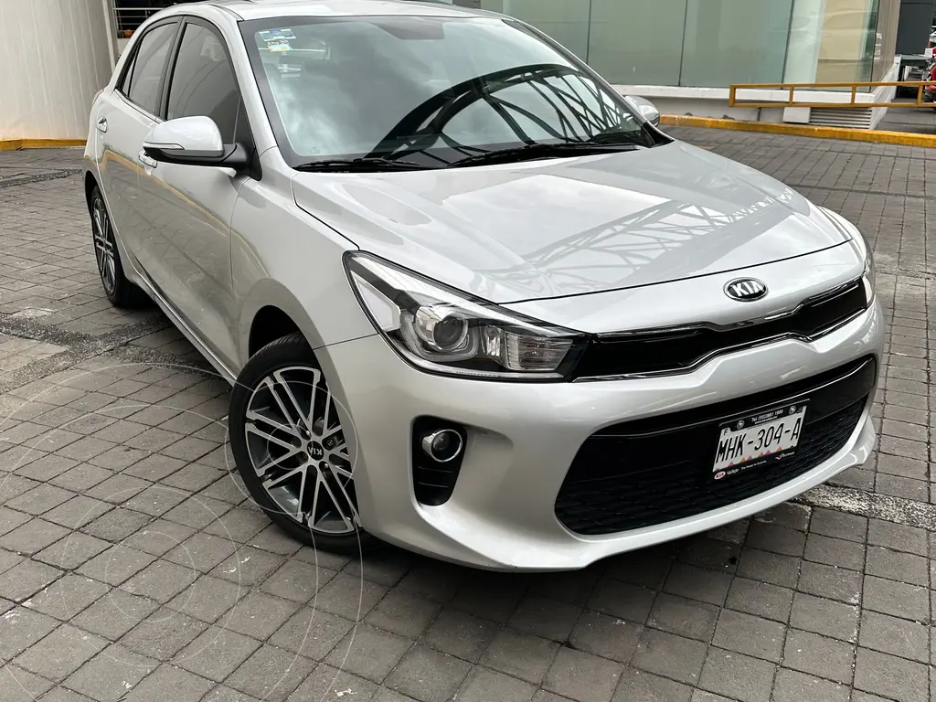 Kia Rio Sedan EX Pack Aut usado (2019) color plateado precio $295,000