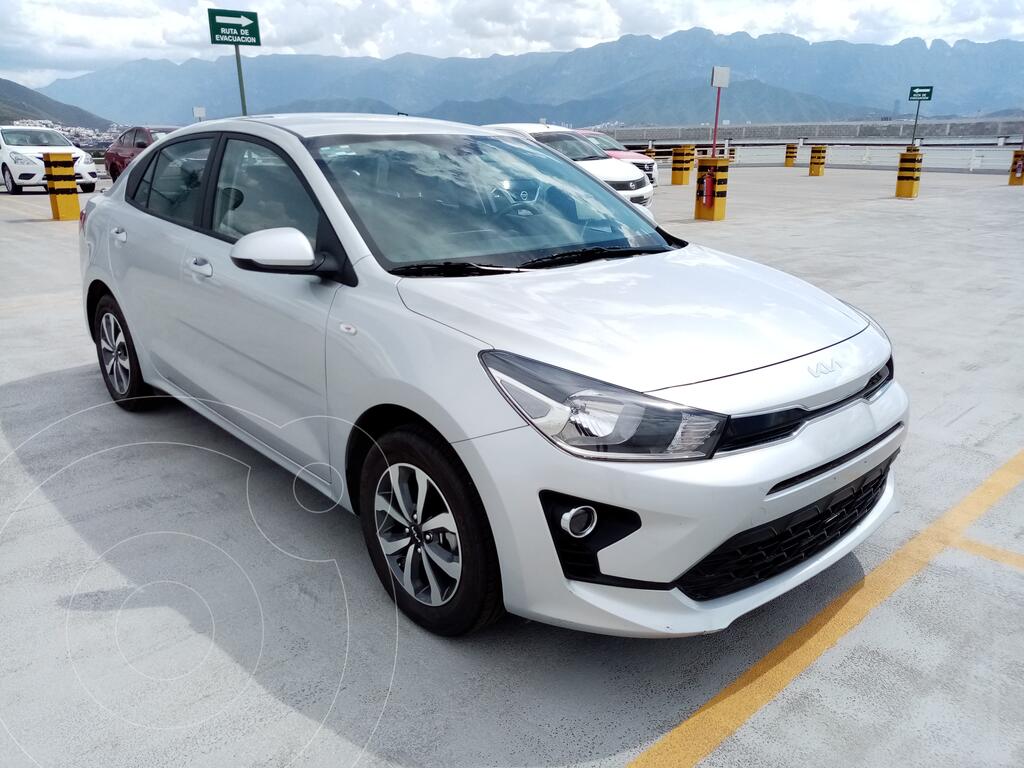 Kia Rio Sedan LX usado (2022) color Plata precio $310,000
