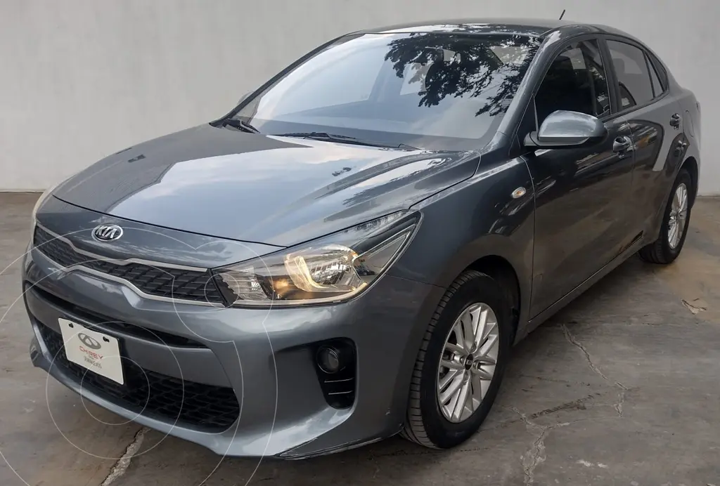 Kia Rio Sedan L Aut usado (2020) color Gris precio $275,000