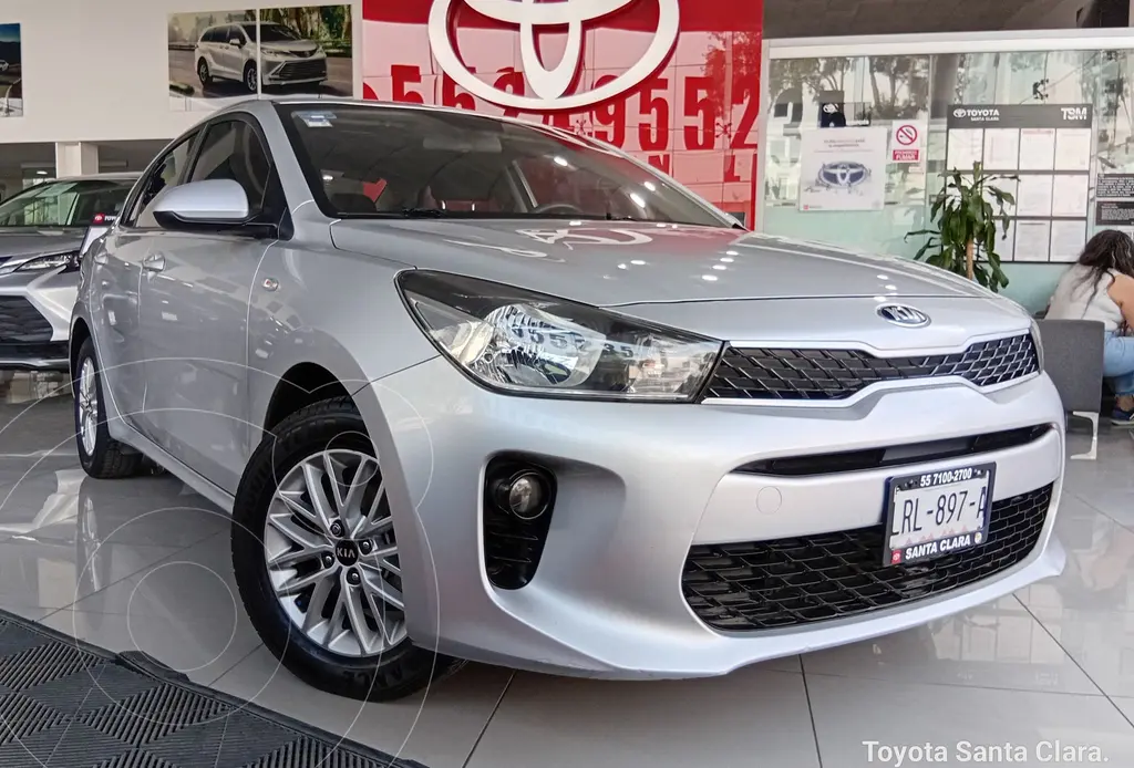 Kia Rio Sedan LX usado (2019) color plateado precio $210,000