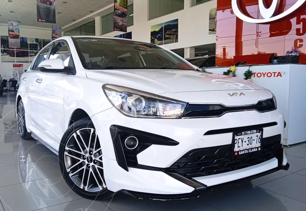 Kia Rio Sedan S Pack usado (2023) color Blanco precio $335,000