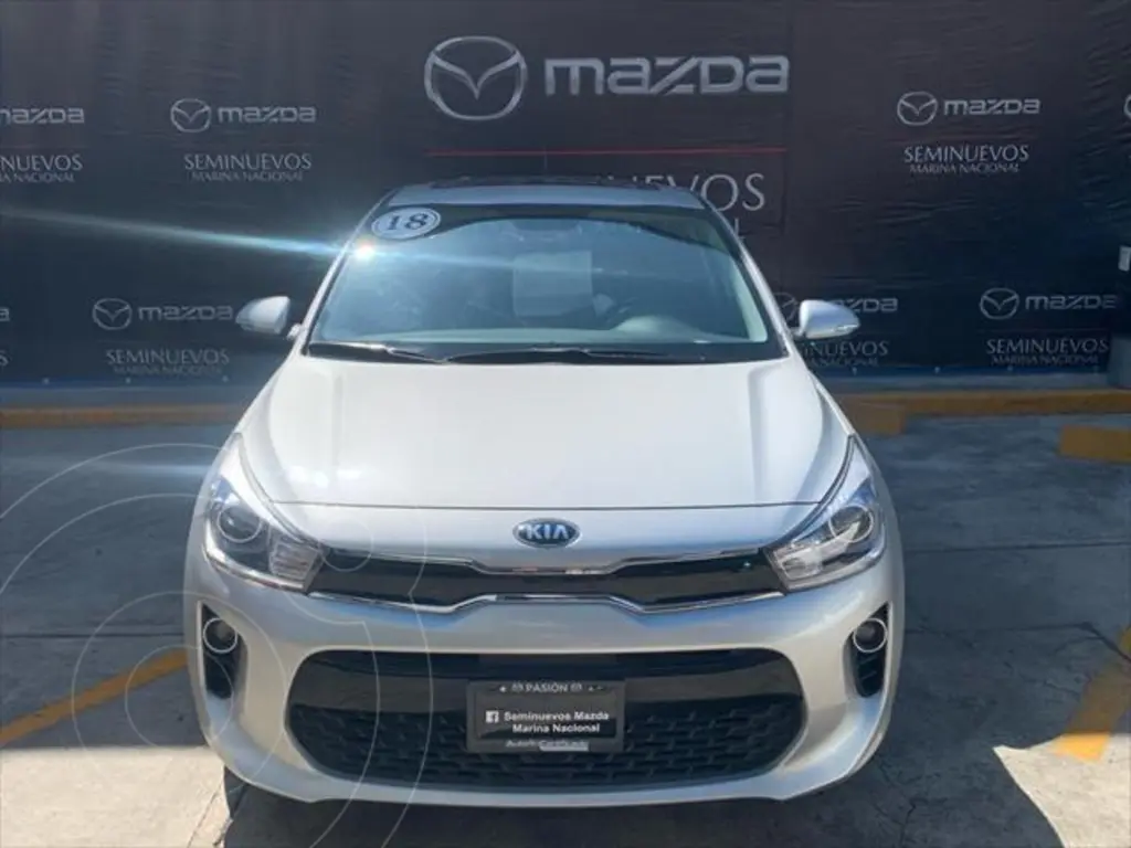 Kia Rio Sedan EX usado (2018) color plateado precio $260,000