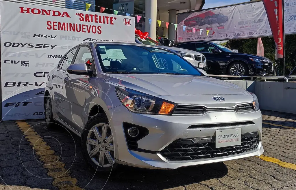 Kia Rio Sedan L Aut usado (2021) color plateado precio $230,000