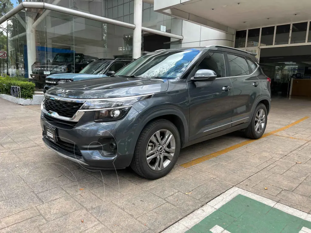 Kia Seltos EX PACK Aut usado (2020) color Gris precio $367,000