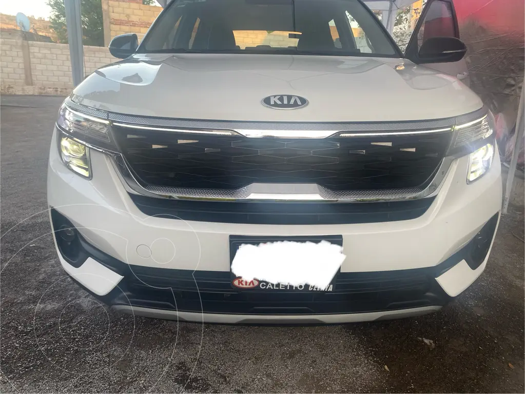 Kia Seltos EX Pack usado (2021) color Blanco Perla precio $348,000