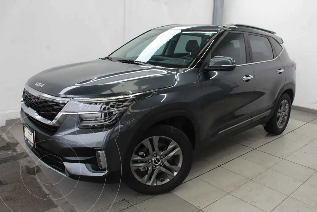 Kia Seltos SX usado (2022) color Gris precio $455,000