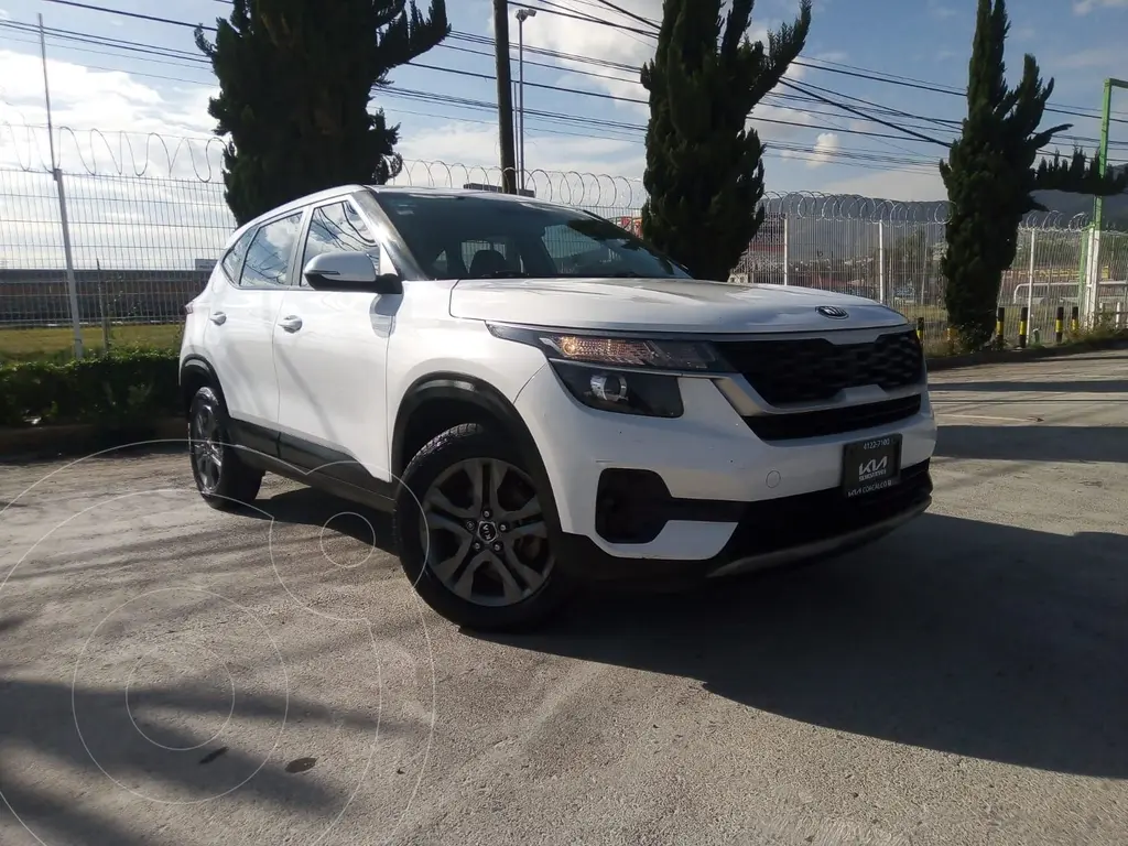 Kia Seltos EX usado (2020) color Blanco precio $339,800
