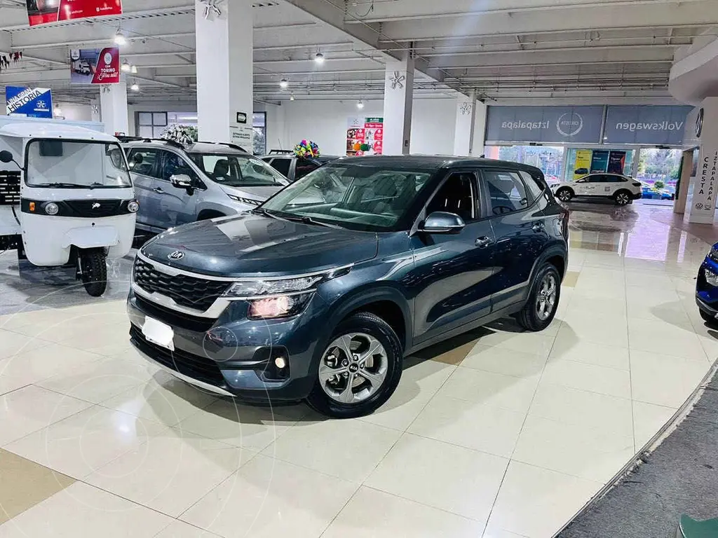 Kia Seltos EX Aut usado (2021) color Gris precio $370,000