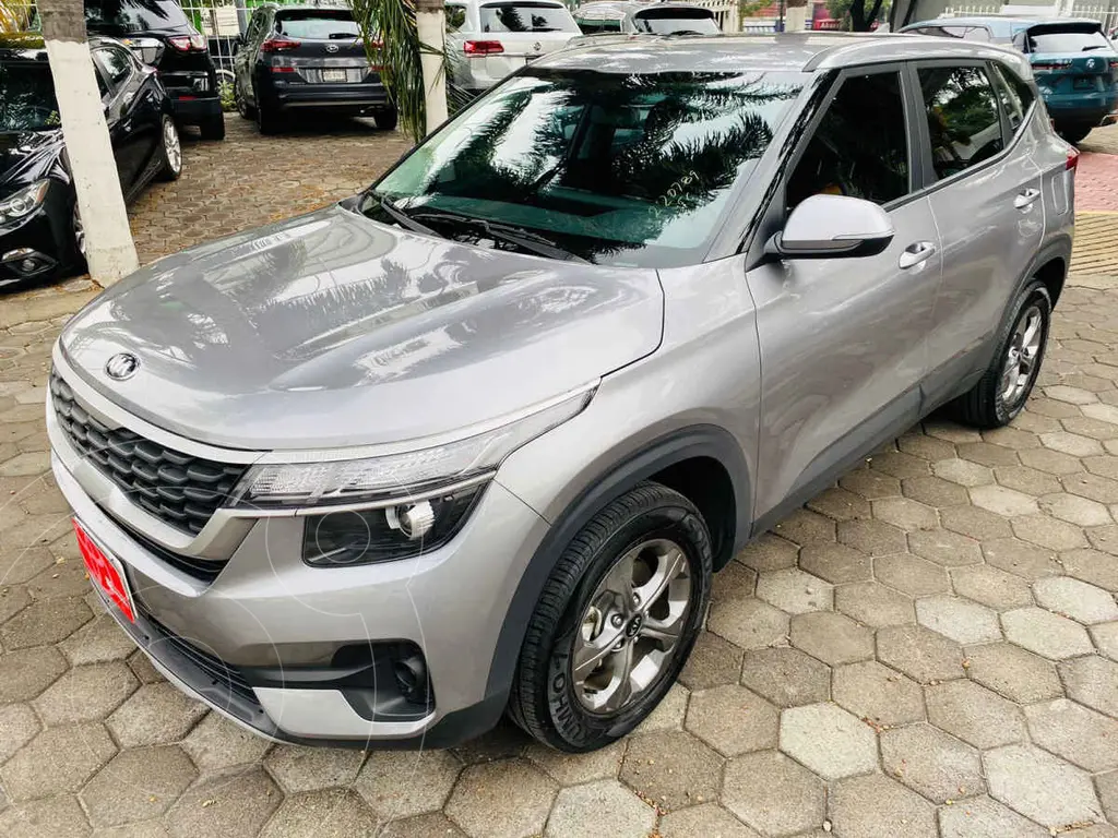 Kia Seltos EX usado (2021) color Plata precio $347,000