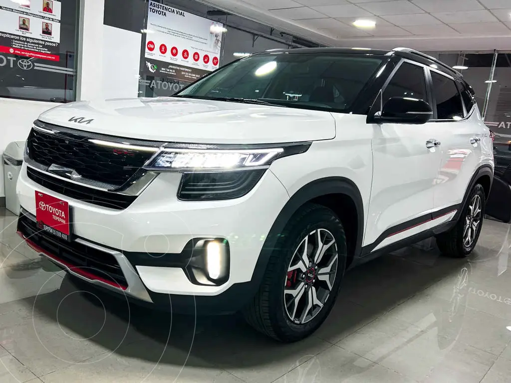 Kia Seltos GT Line usado (2023) color Blanco precio $515,000