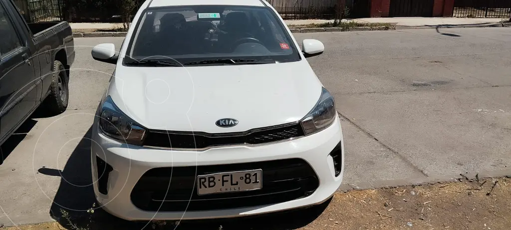Kia Soluto 1.4L LX AC usado (2021) color Blanco precio $8.000.000