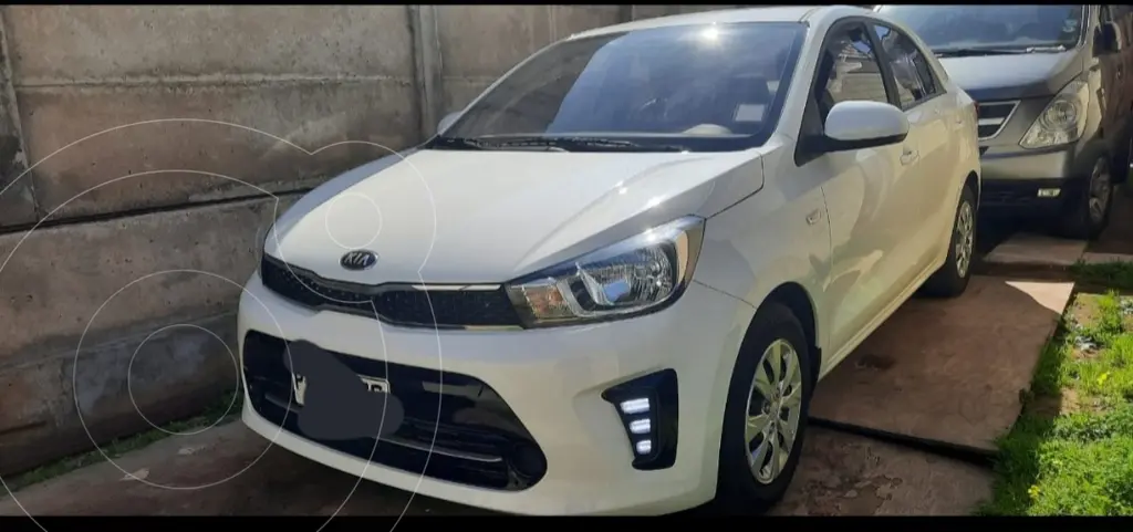 Kia Soluto 1.4L LX AC usado (2021) color Blanco precio $8.900.000