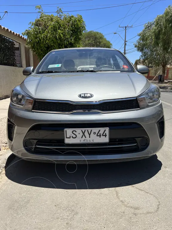 Kia Soluto 1.4L LX usado (2020) color Gris precio $7.800.000