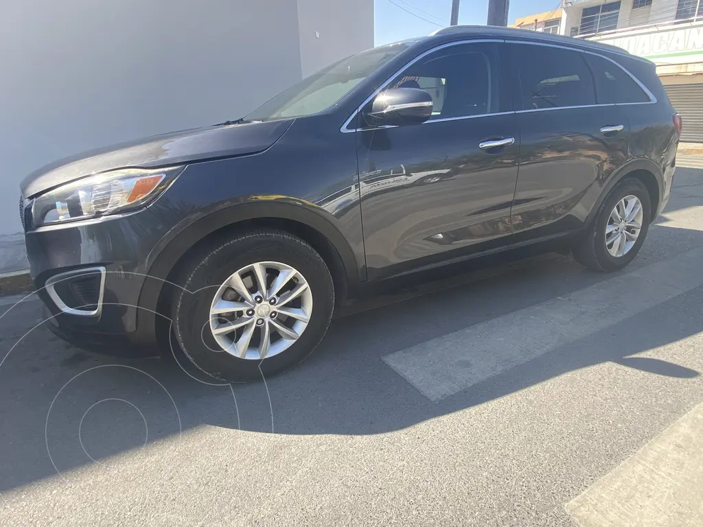 Kia Sorento 2.4L LX usado (2018) color Gris precio $350,000