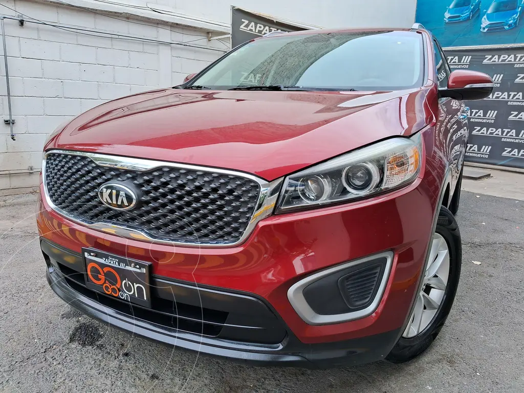 Kia Sorento 2.4L LX usado (2019) color Rojo Cobrizo precio $295,000