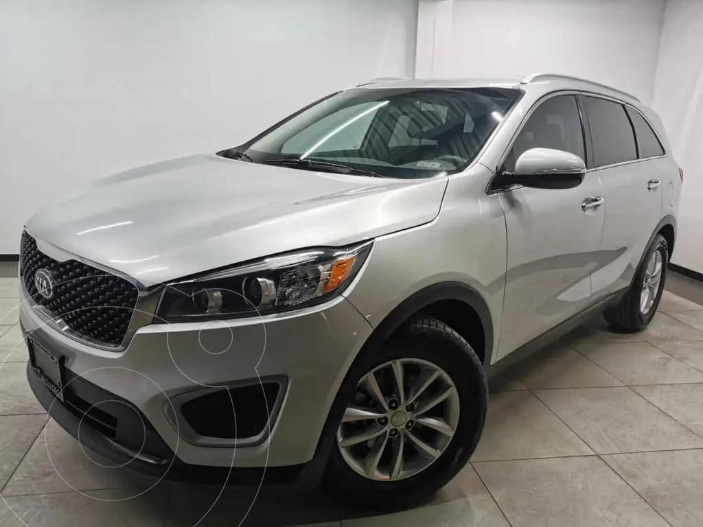 Kia Sorento 2.4L LX 5 Pas usado (2018) color Gris precio $415,000