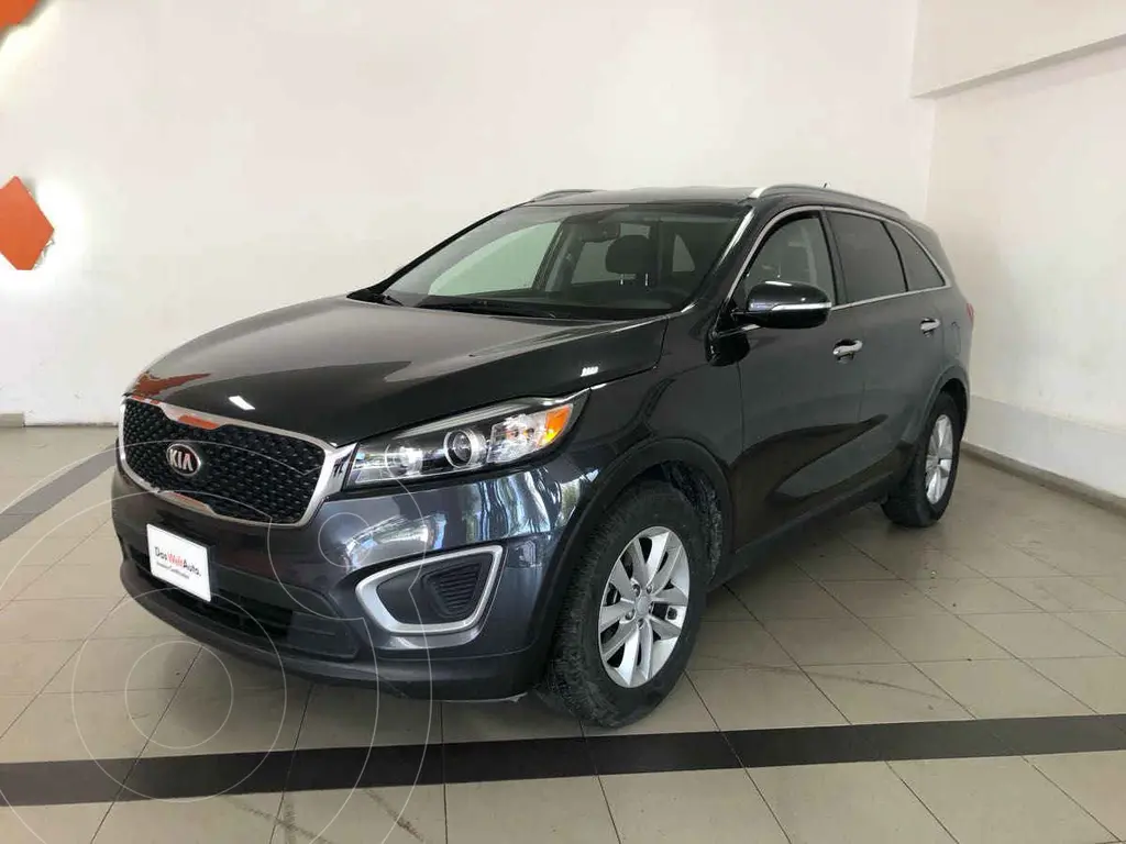 Kia Sorento 2.4L LX 5 Pas usado (2018) color Gris precio $399,995