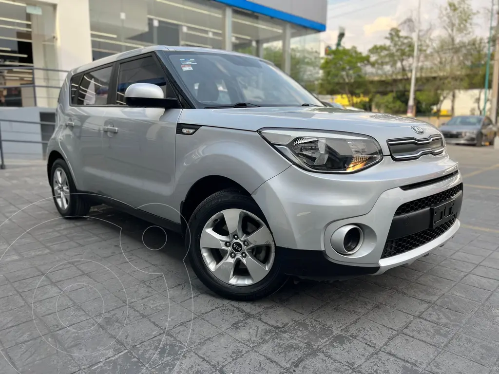 Kia Soul EX Aut usado (2018) color plateado precio $256,385