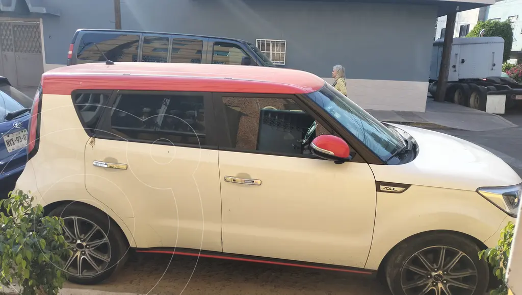 Kia Soul SX Aut usado (2017) color Blanco precio $250,000