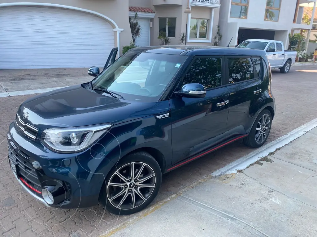 Kia Soul LX Aut usado (2018) color Azul Profundo precio $325,000