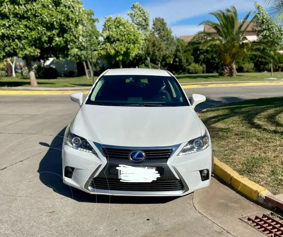 Lexus CT 200h usado (2016) color Blanco Perla precio $12.400.000