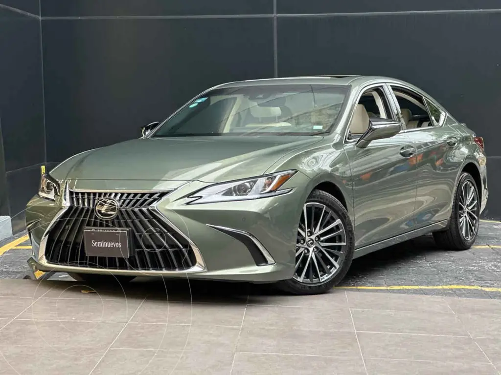 Lexus ES Hybrid 300 usado (2023) color Verde precio $795,000