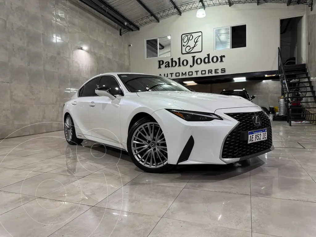 Lexus IS 300h Luxury usado (2021) color Blanco precio u$s47.000