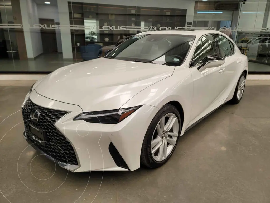 Lexus IS 300 Premium usado (2023) color Blanco precio $859,900
